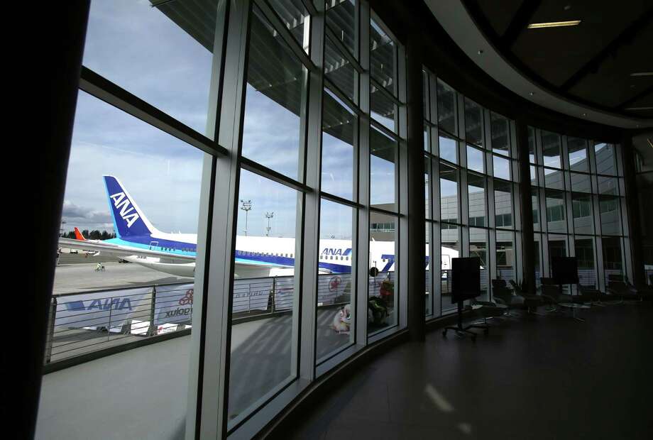 Boeing opens Everett Delivery Center - seattlepi.com