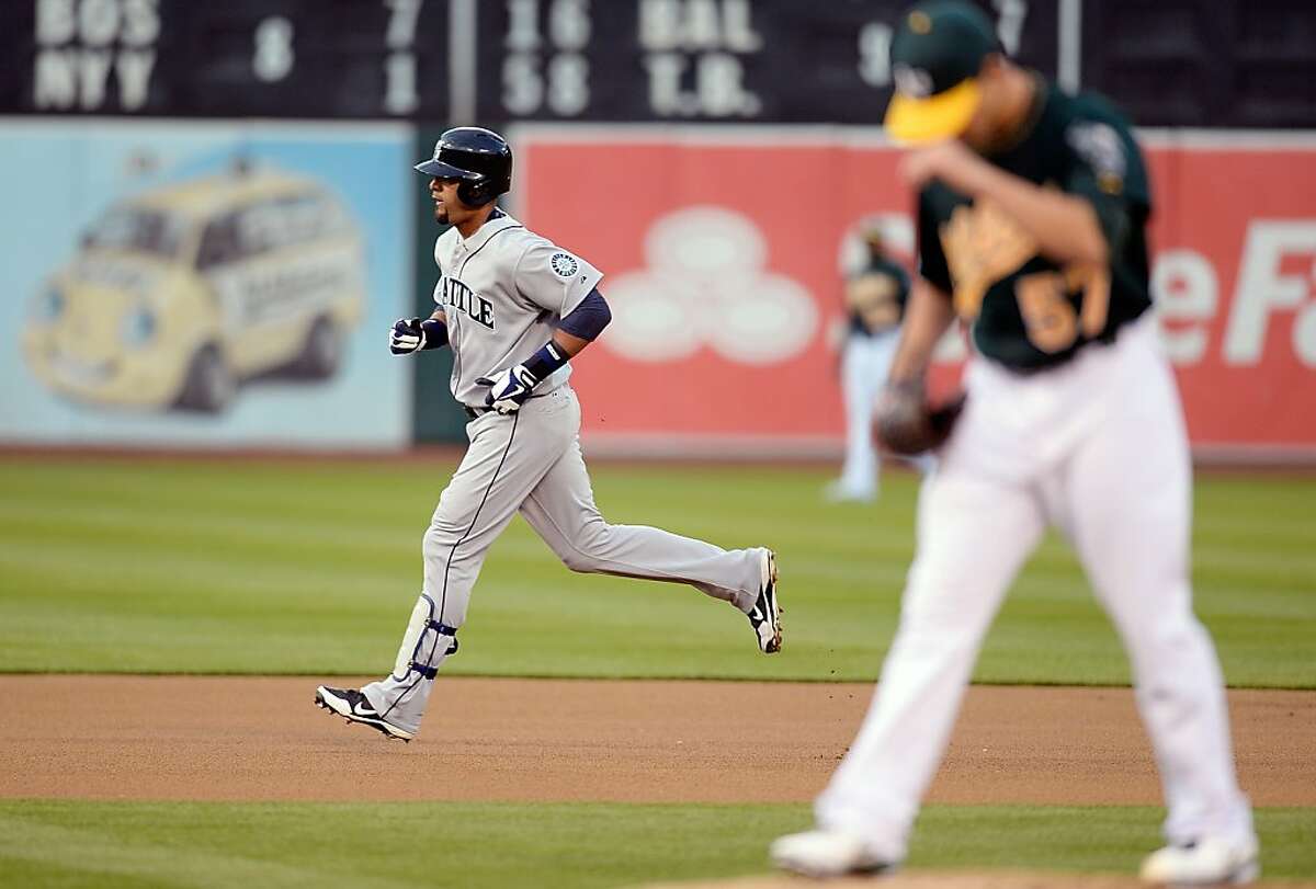 A's break out bats to defeat Mariners