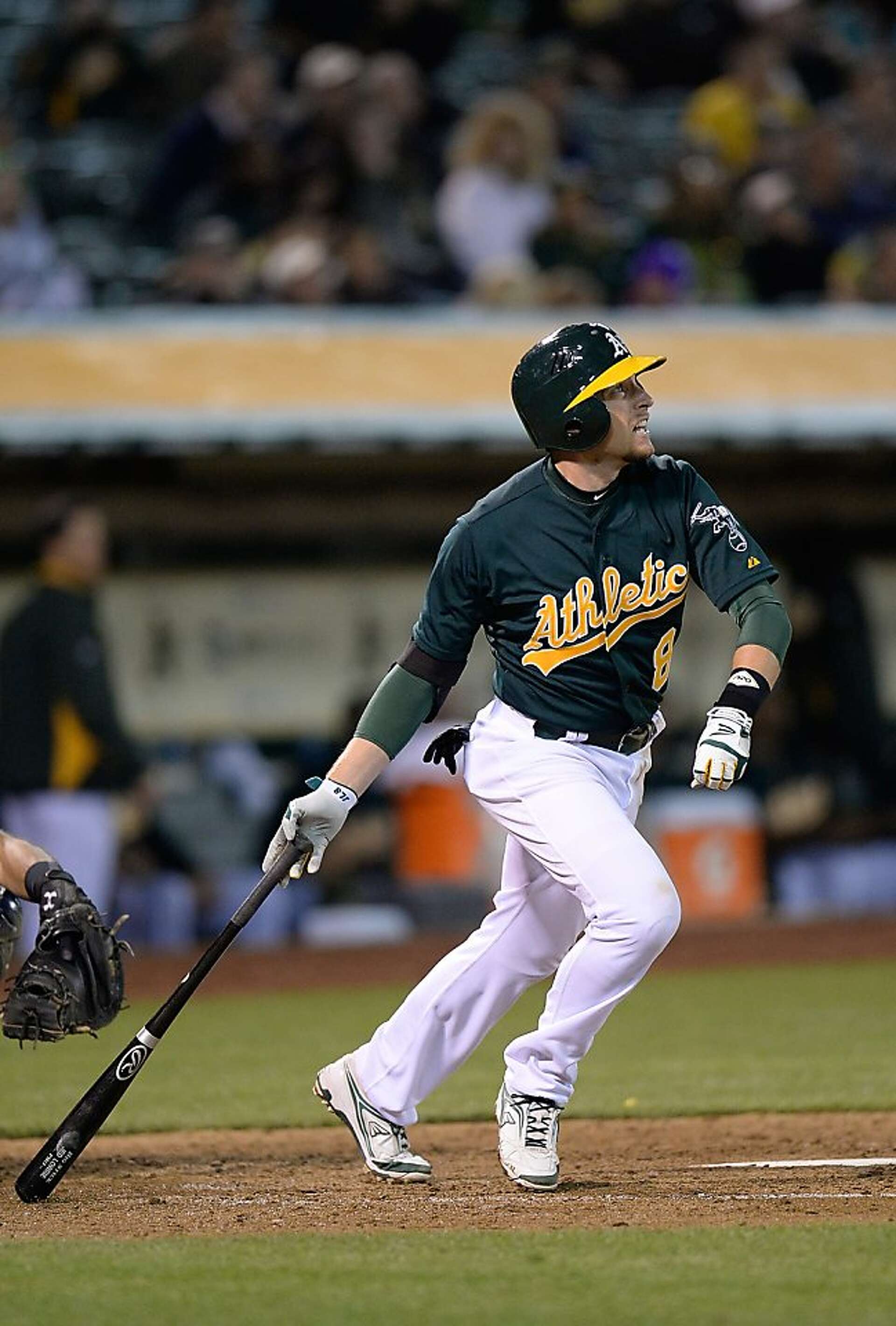 A's break out bats to defeat Mariners