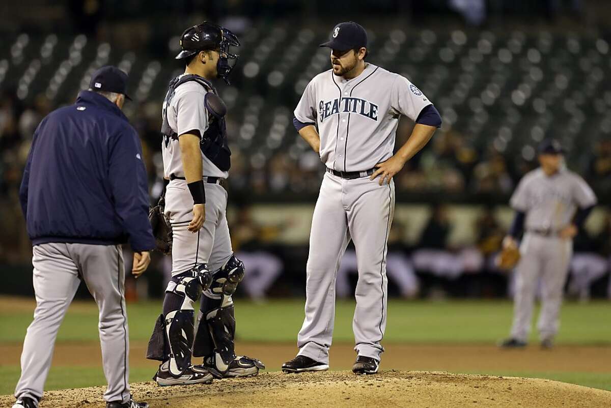 A's break out bats to defeat Mariners