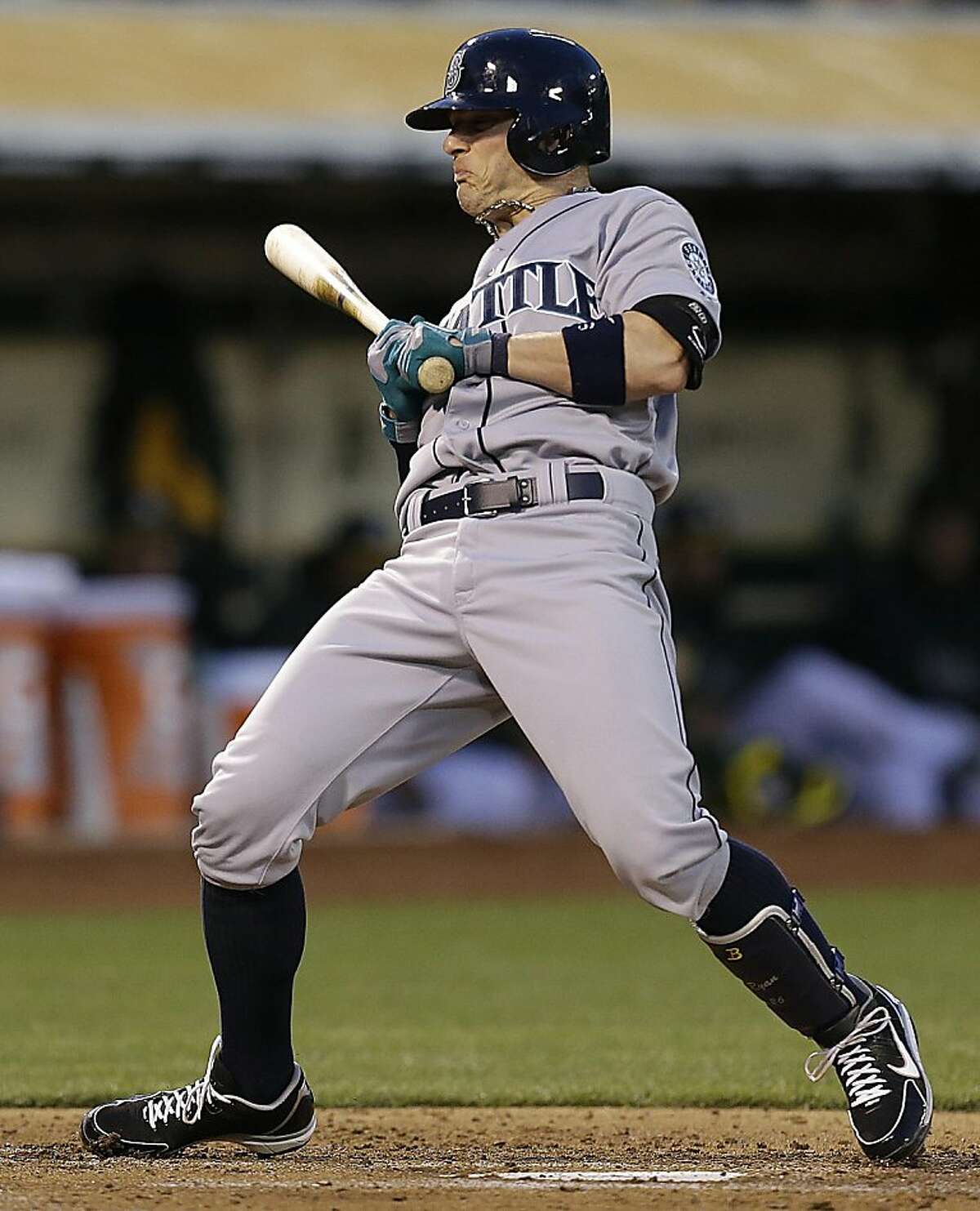 A's break out bats to defeat Mariners