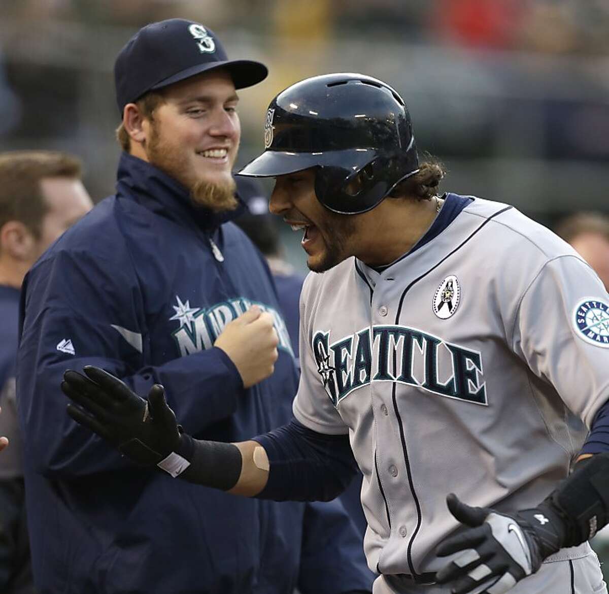 A's break out bats to defeat Mariners