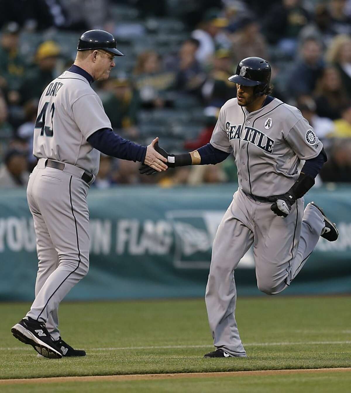 A's break out bats to defeat Mariners