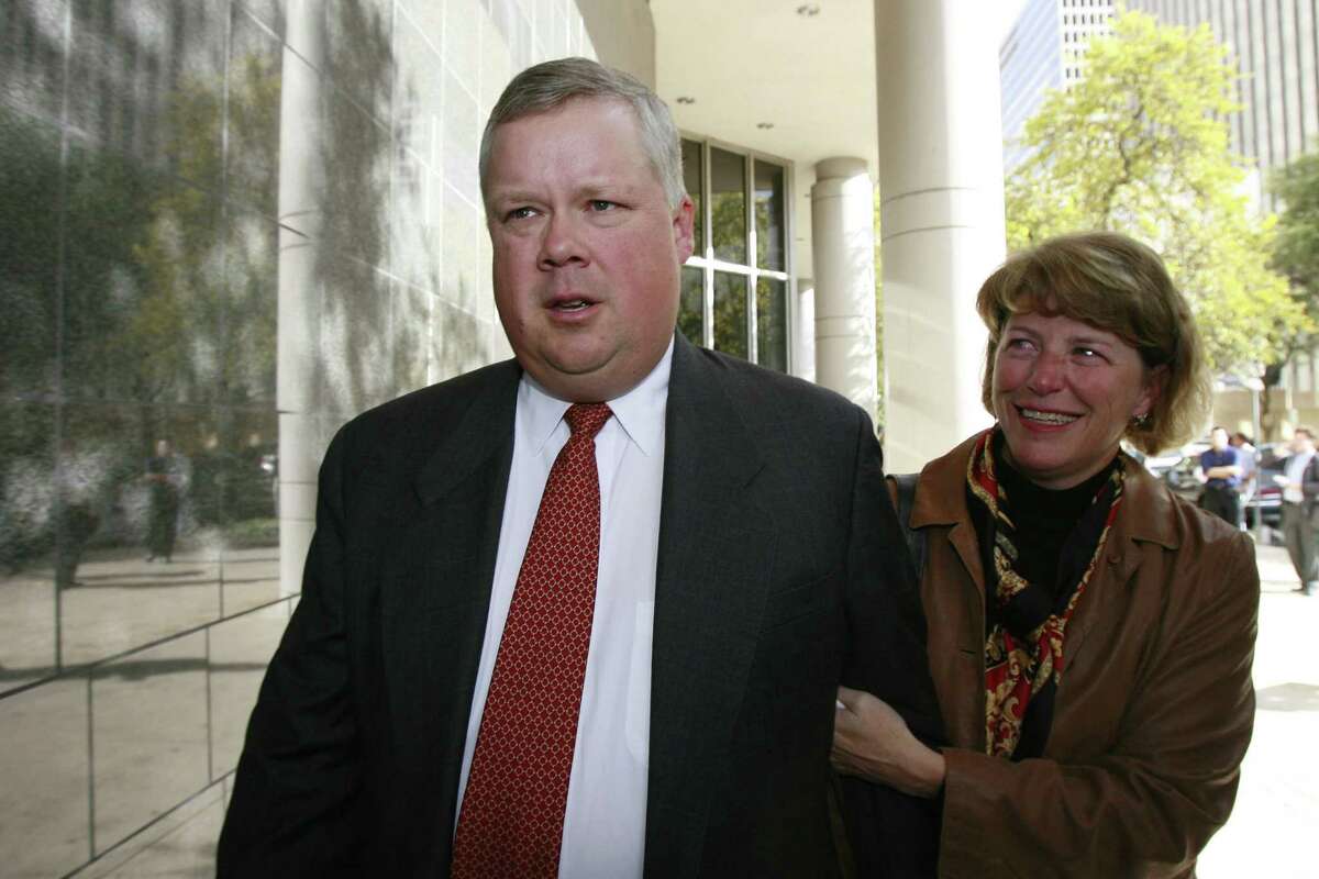 Enron's Skilling settles 17-year-old suit over company collapse ...