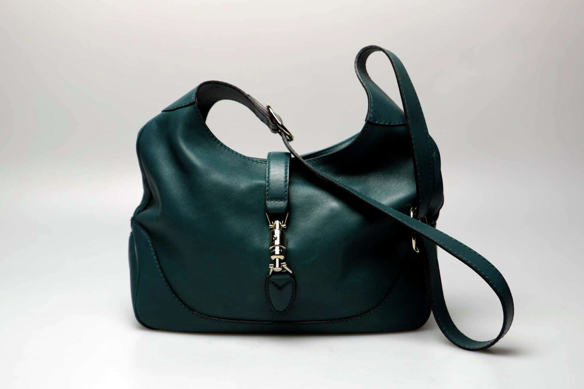 Spring's handbags all about color