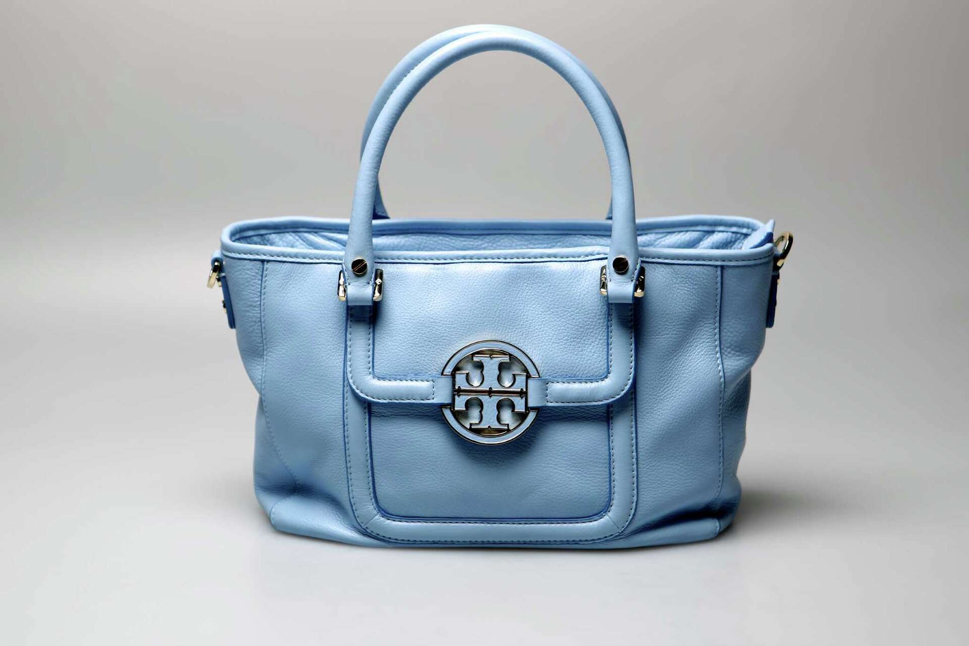 Spring's handbags all about color
