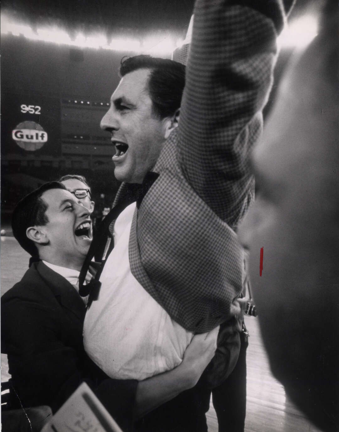 Legendary UH basketball coach Guy V. Lewis dies