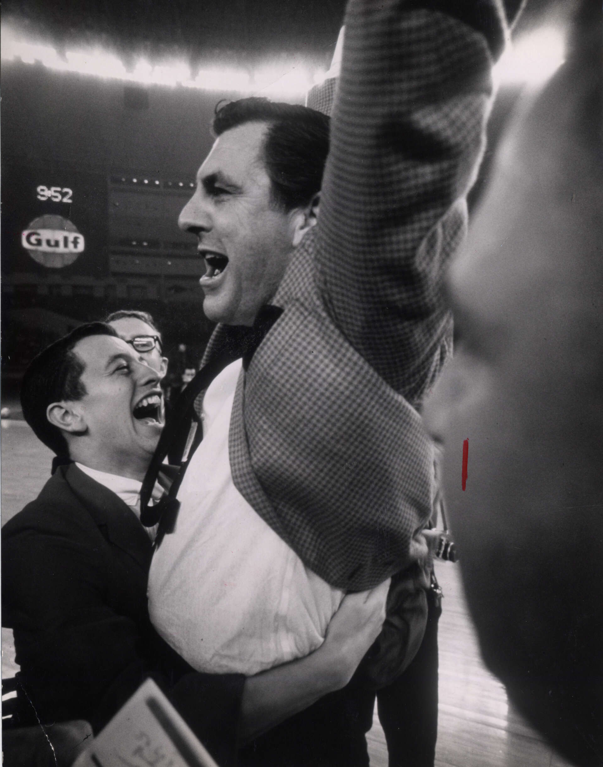 Legendary UH basketball coach Guy V. Lewis dies