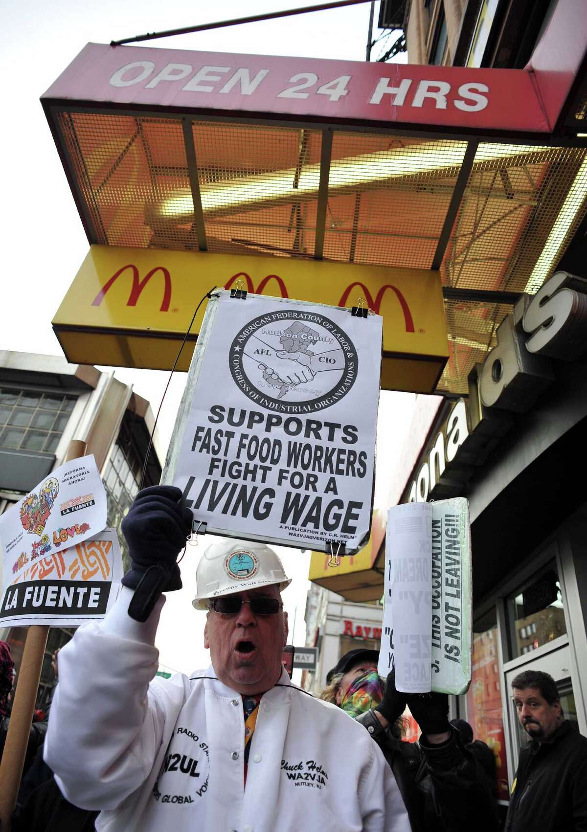 Fast food workers picket