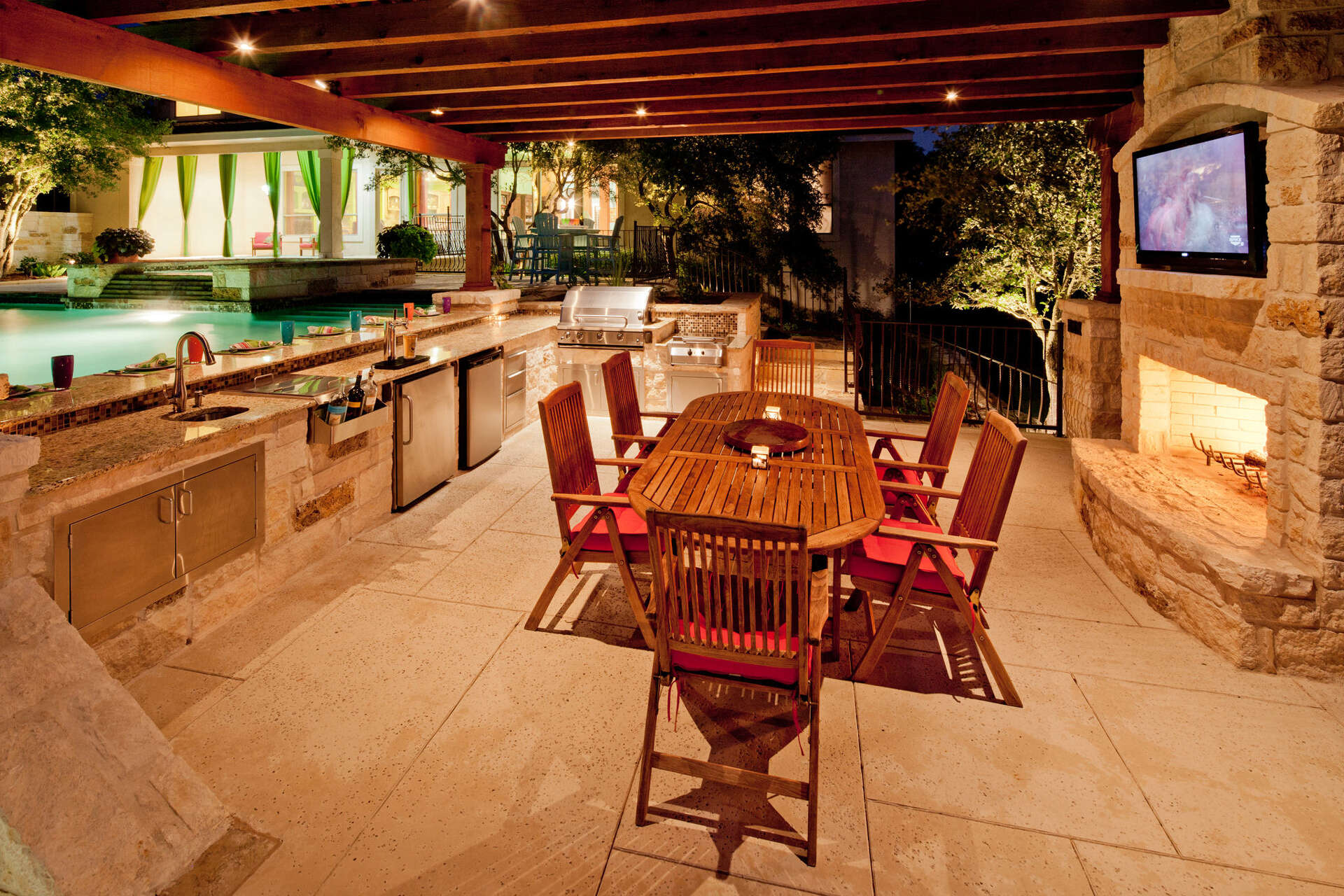 Planning a functional outdoor kitchen