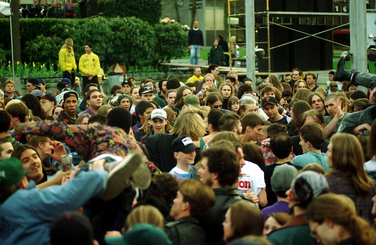 Kurt Cobain suicide scene: Previously unpublished photos