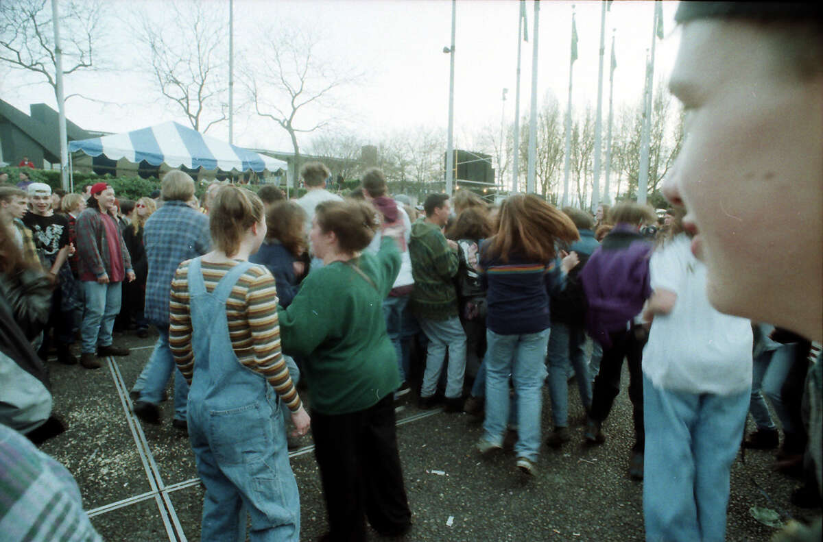 Kurt Cobain suicide scene: Previously unpublished photos