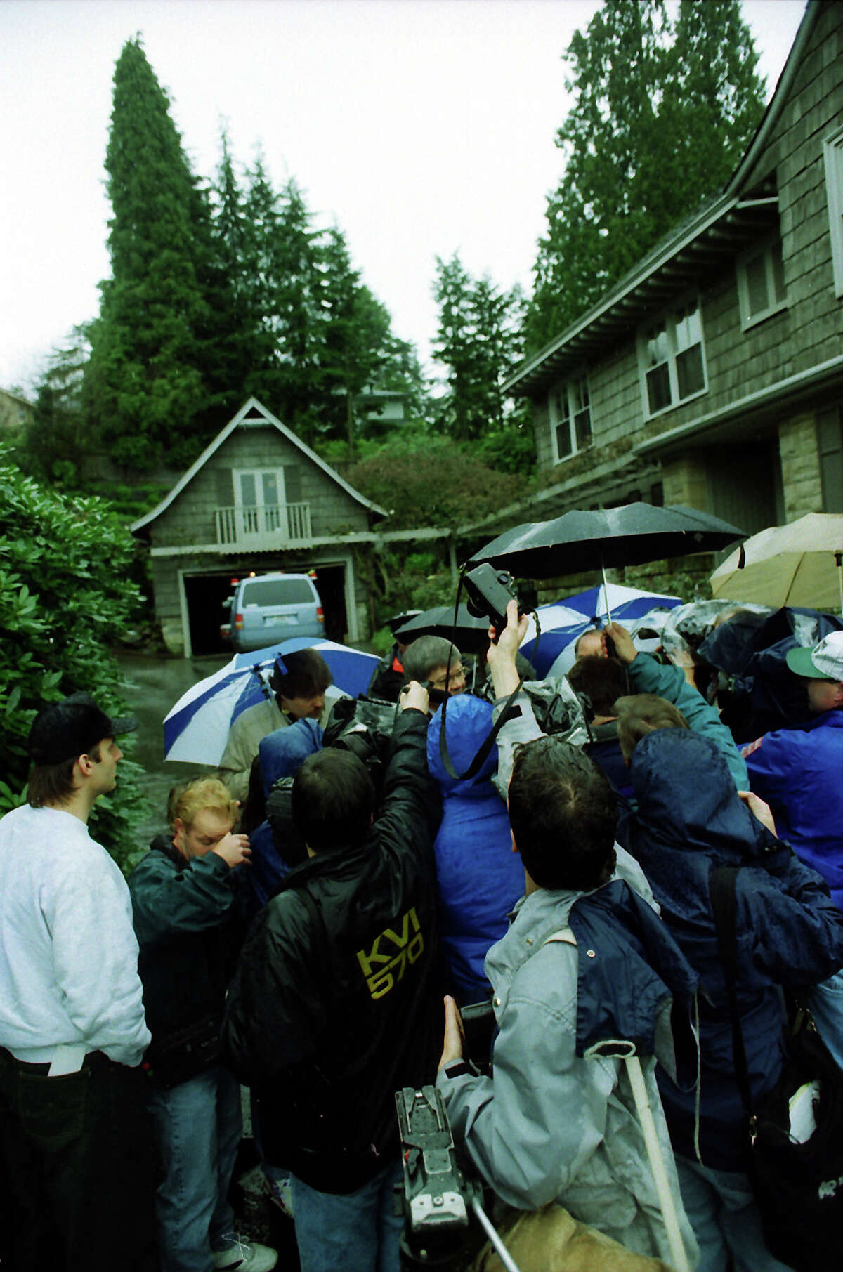 Kurt Cobain suicide scene: Previously unpublished photos
