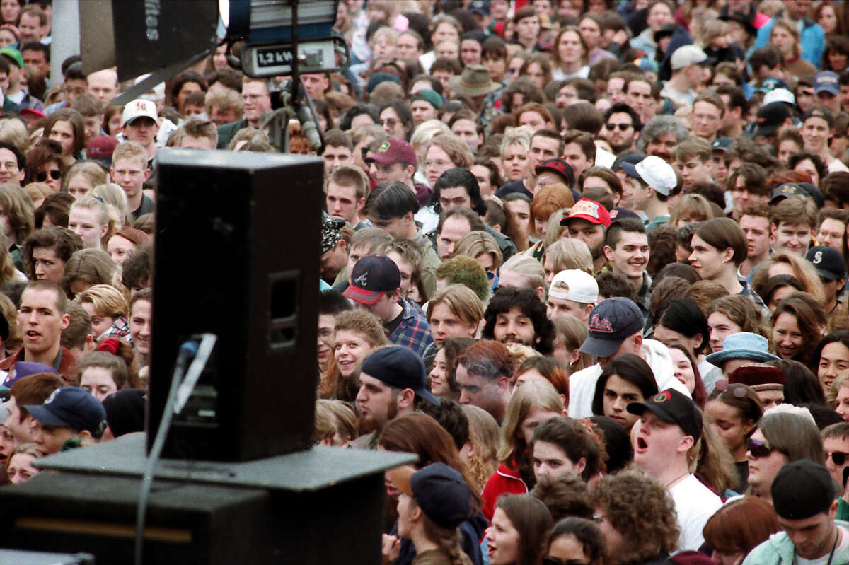Kurt Cobain suicide scene: Previously unpublished photos
