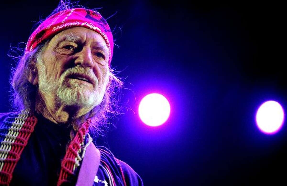 Review: Willie Nelson picks up his pen on new LP