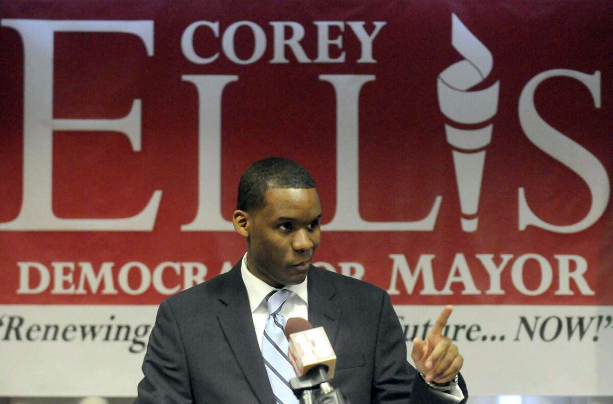 Ellis starts run for mayor