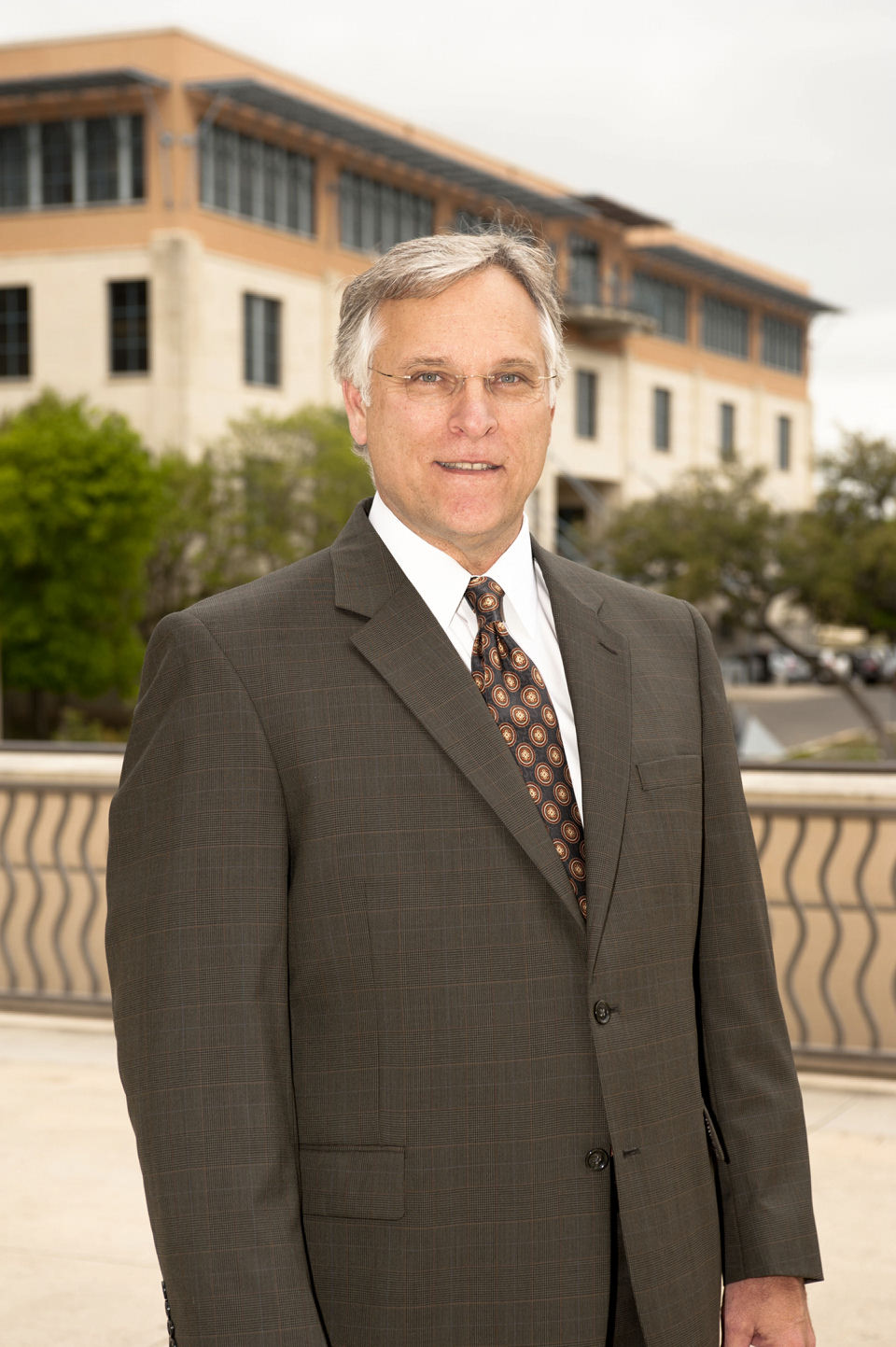 UTSA names Business College dean