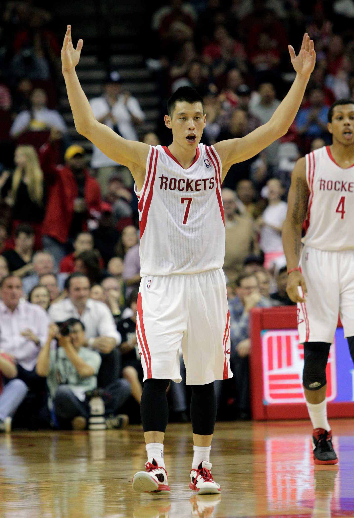 Lin tells "60 Minutes" his ethnicity played a role in him going undrafted