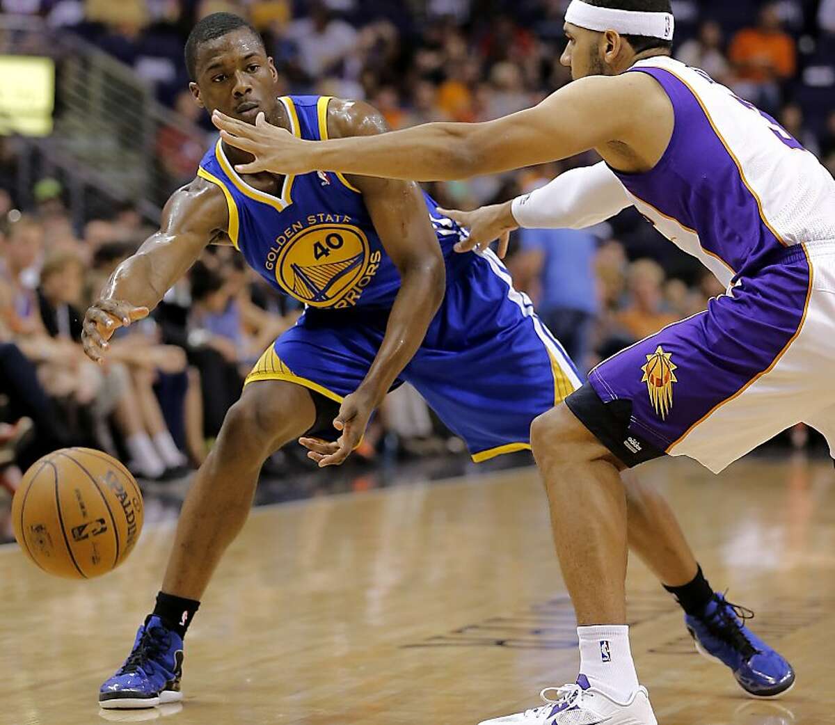 Warriors come back to beat Suns, 111-107