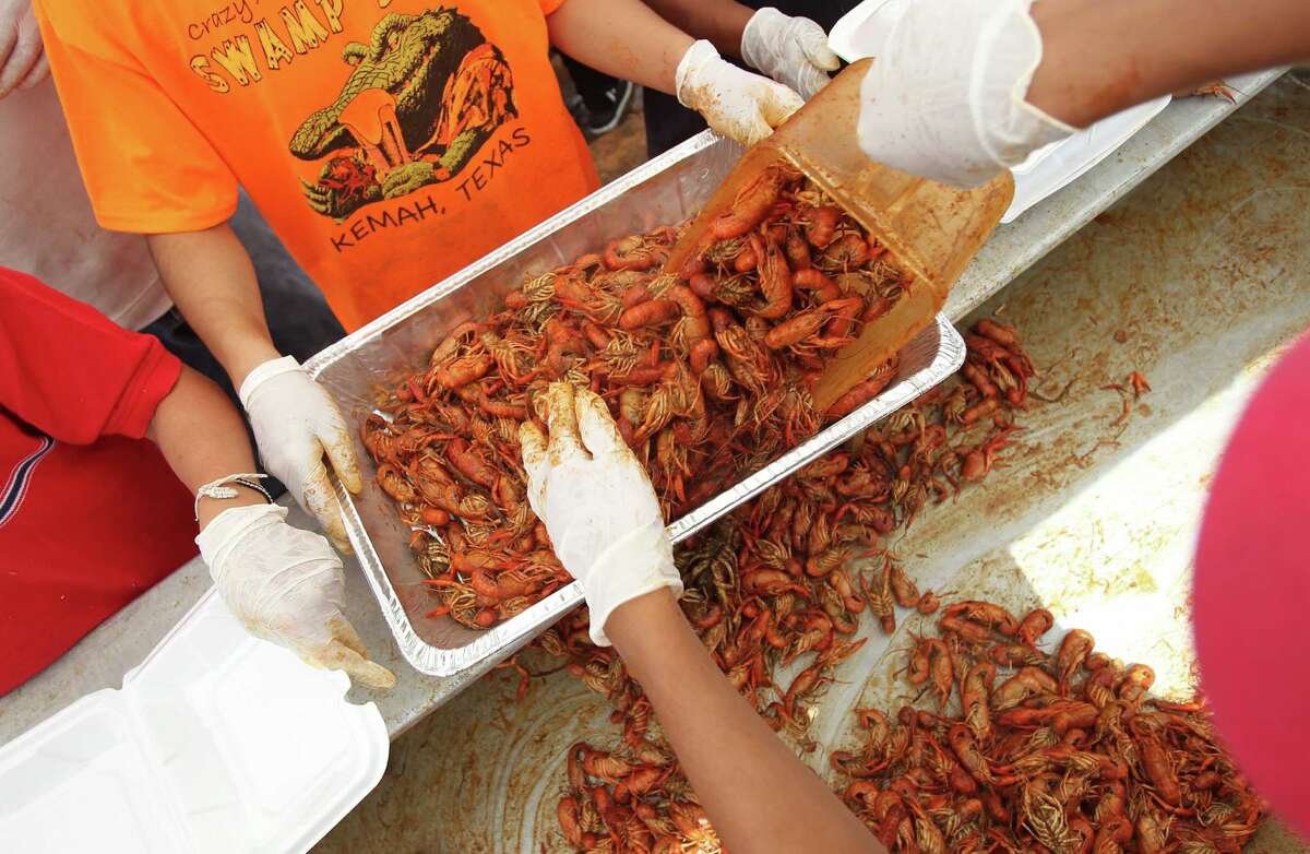 How to eat crawfish