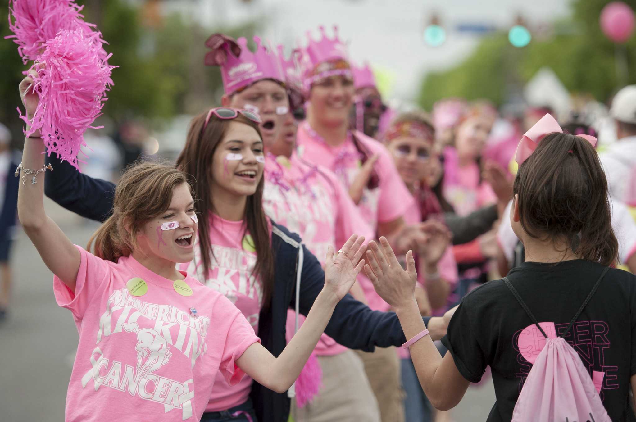 Thousands think pink for the cure