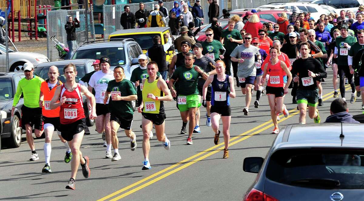 Hundreds of runners dash through Danbury