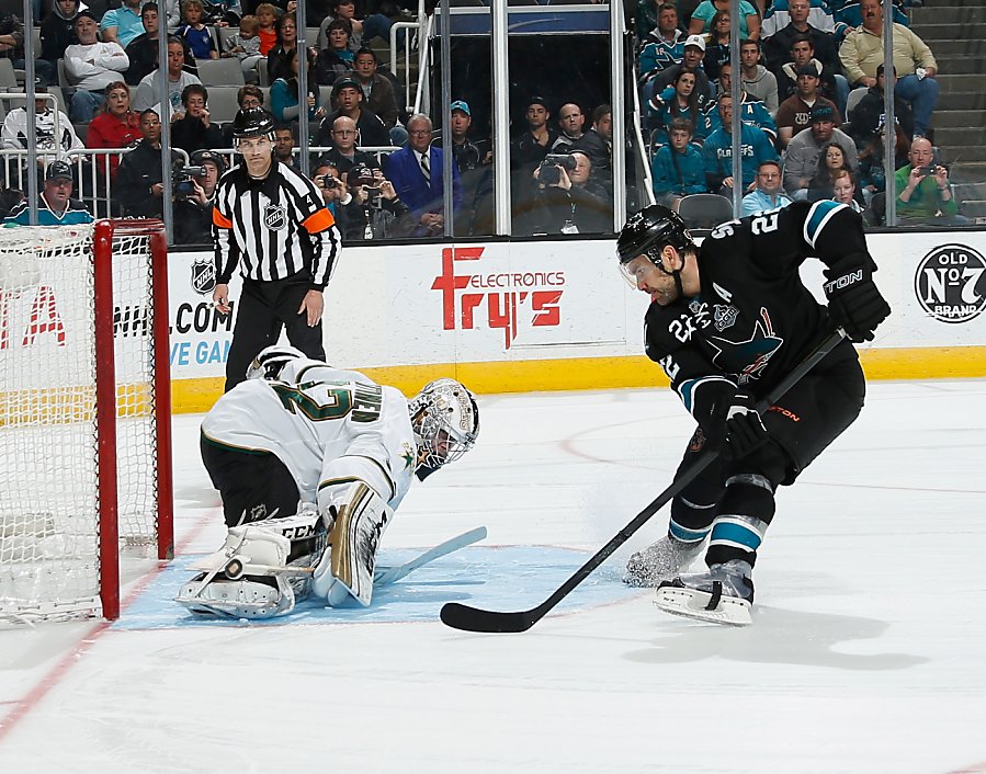 Sharks lose to Stars 5-4 in shootout