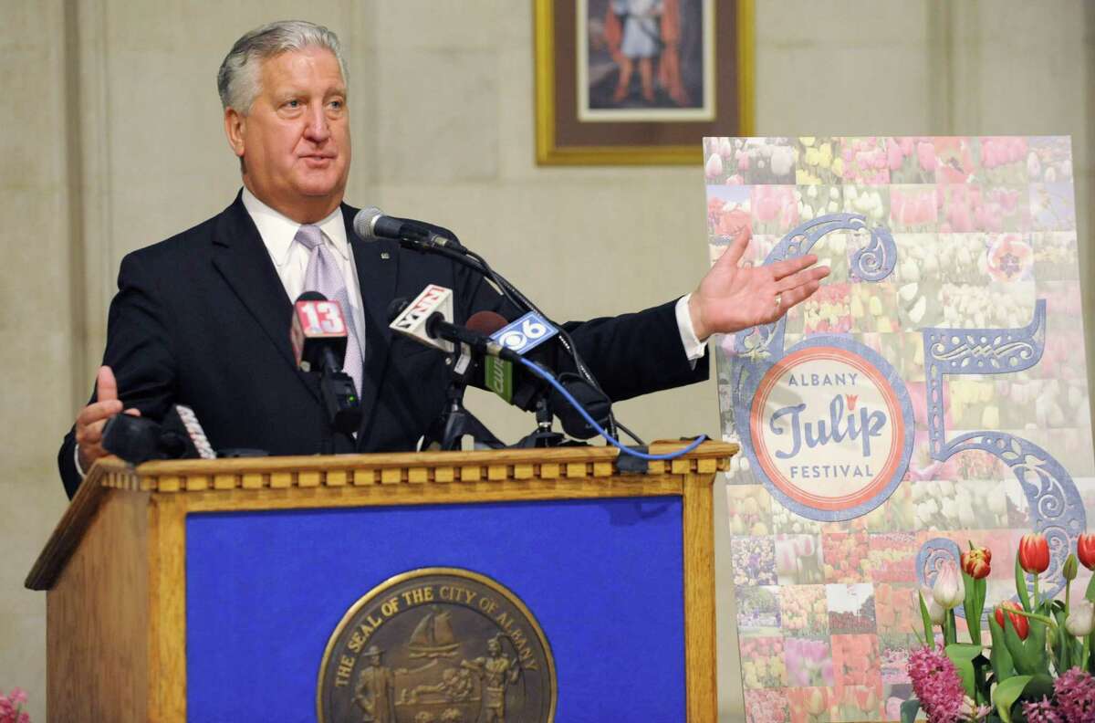 Jennings sets tentative date for announcement