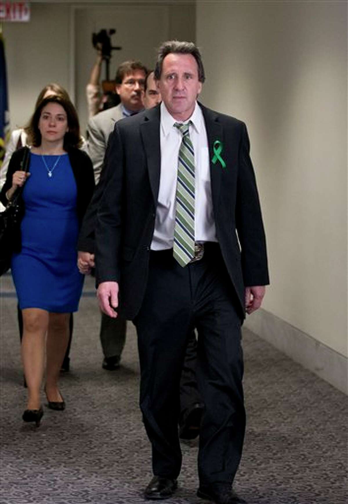 Newtown families walk into Senate fight on guns