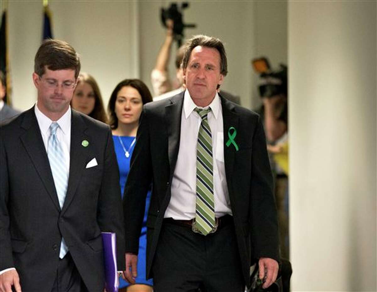 Newtown families walk into Senate fight on guns