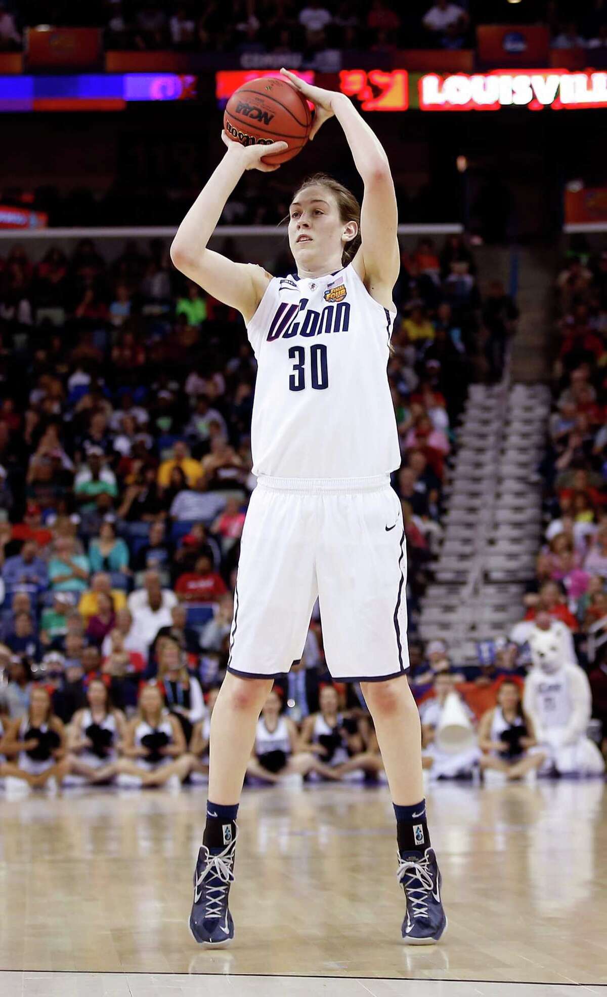 Elite 8: UConn wins record-tying national title