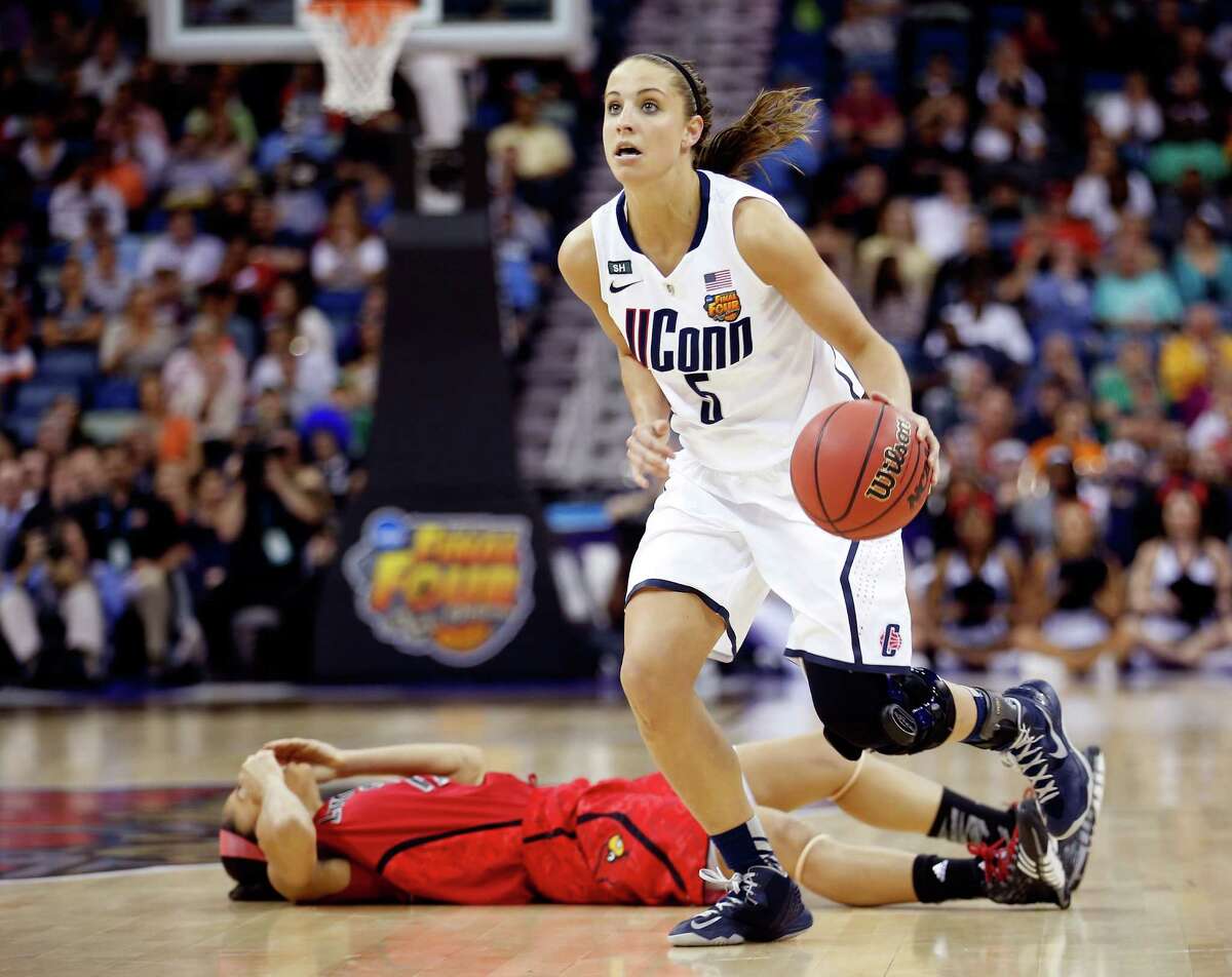 Elite 8: UConn wins record-tying national title