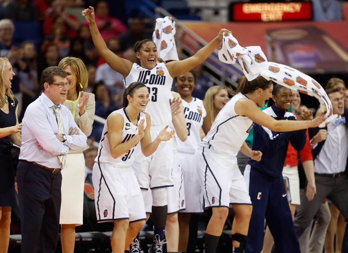 Elite 8: UConn wins record-tying national title