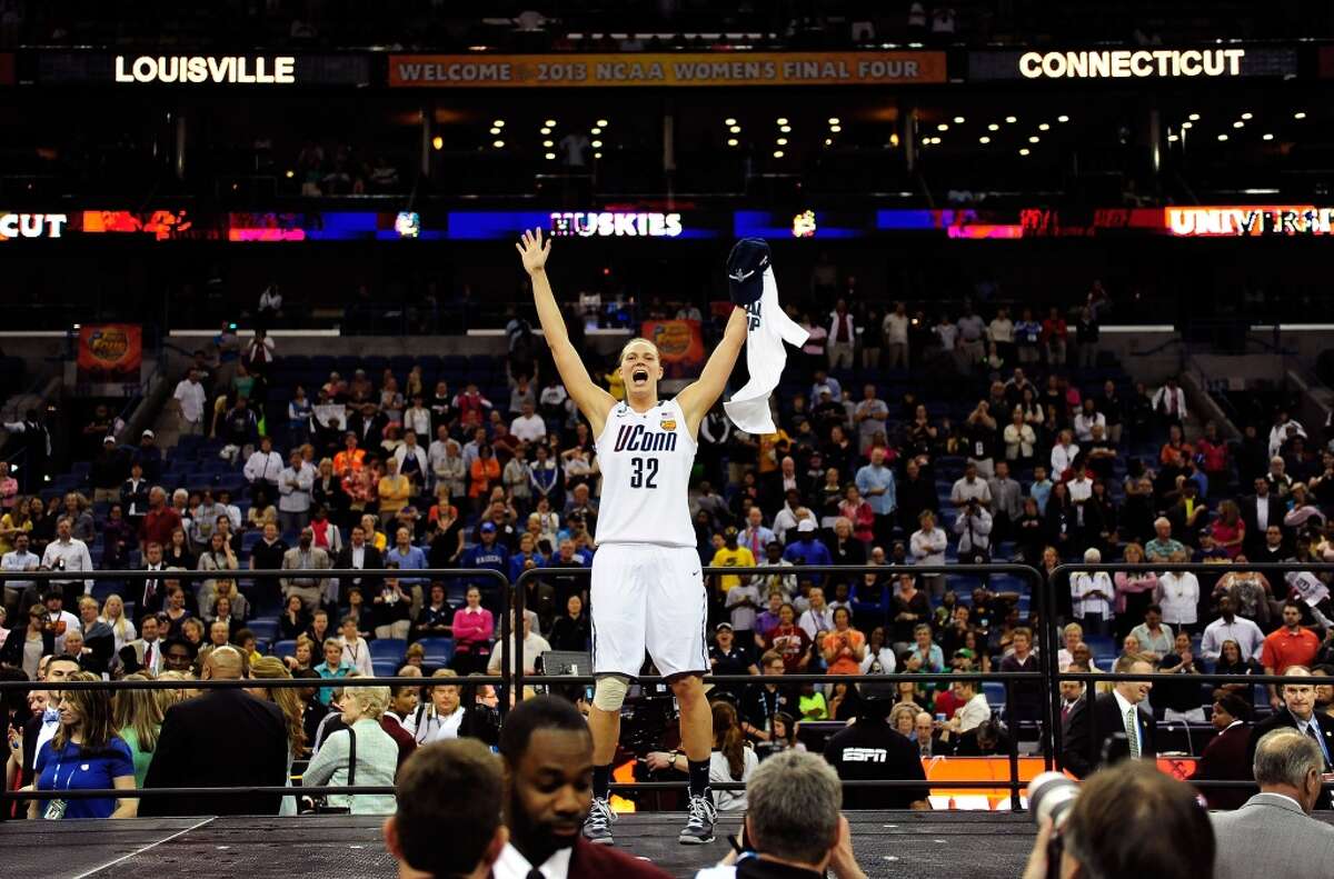Elite 8: UConn wins record-tying national title