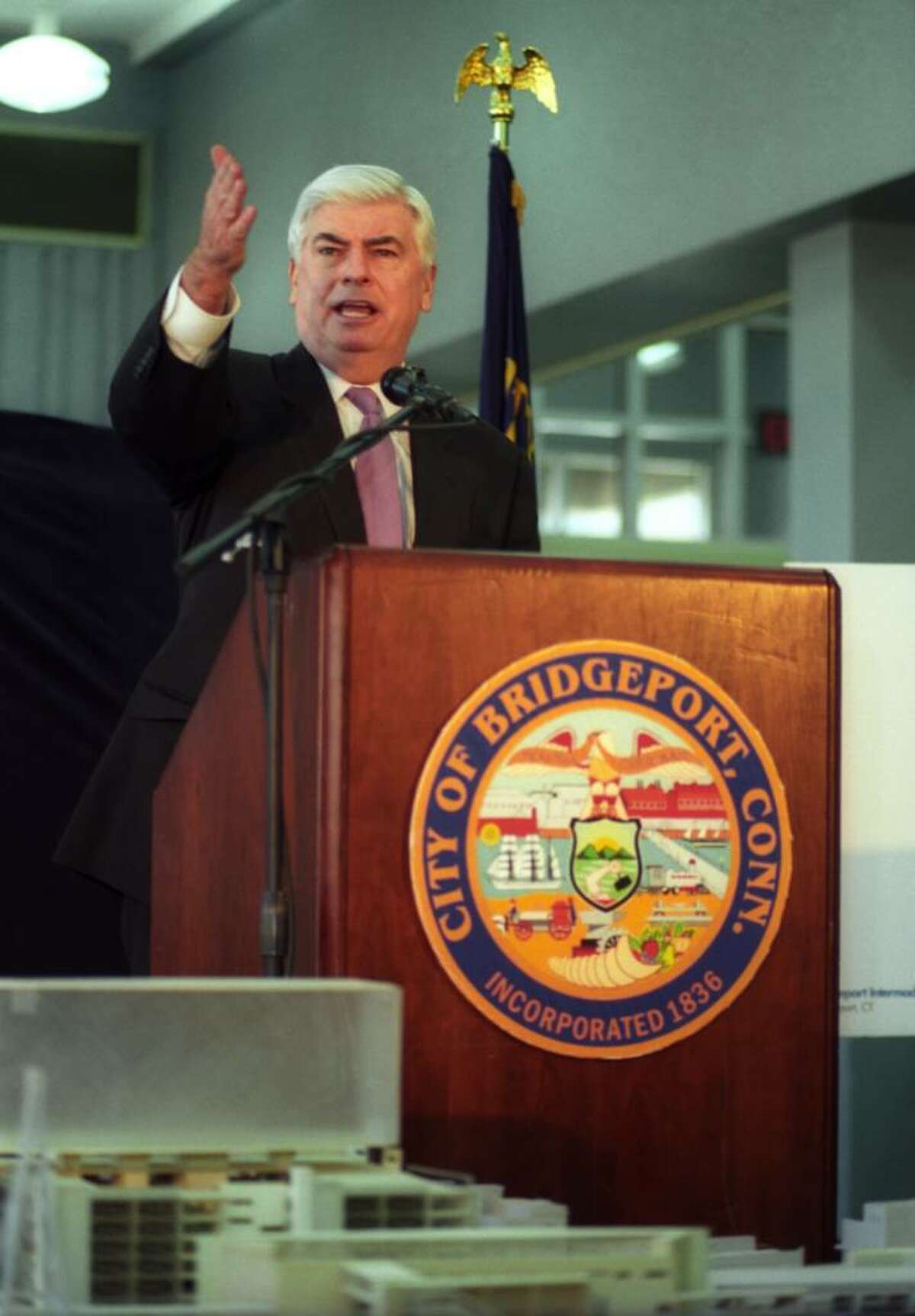 Dodd to announce he won't seek re-election