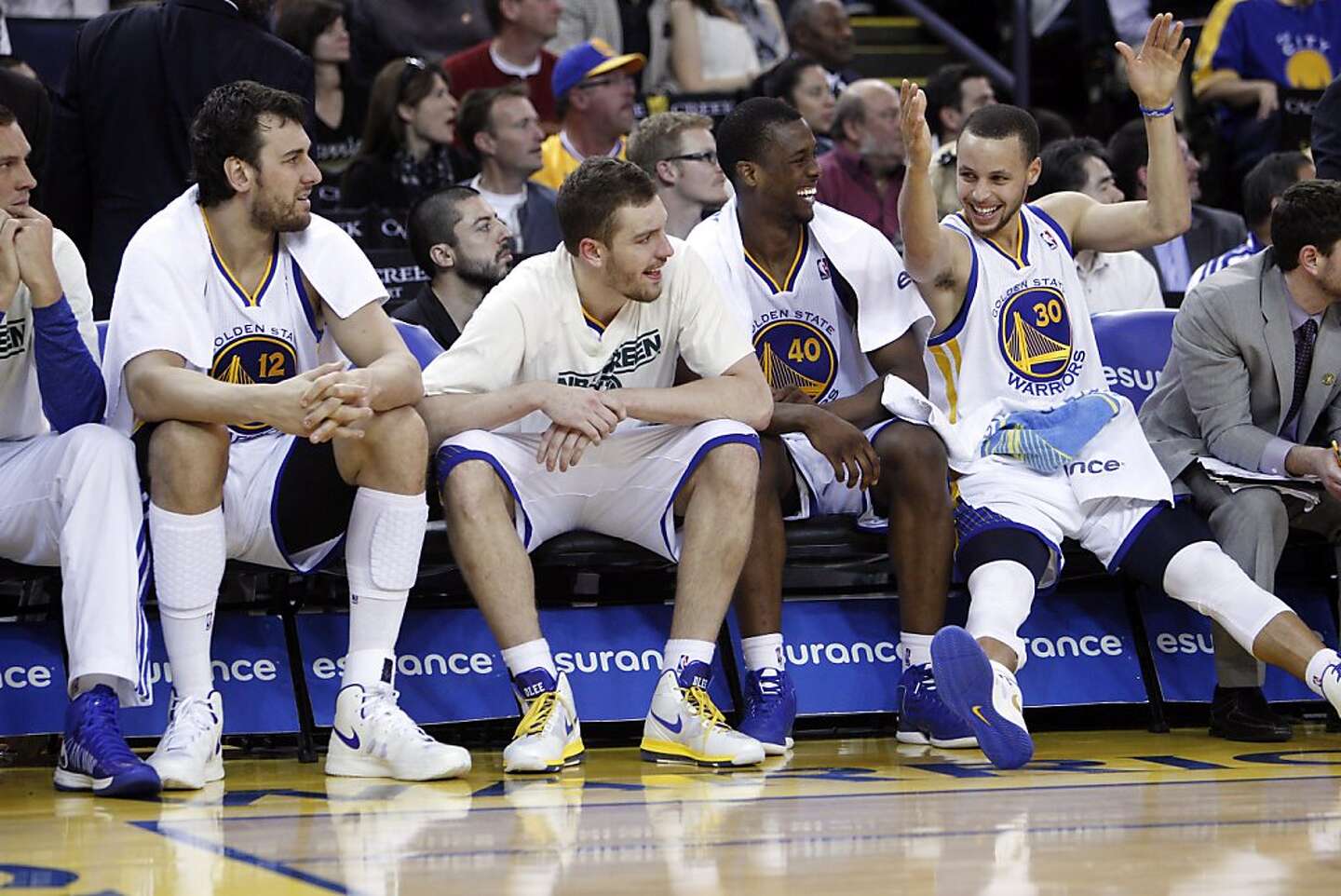 Warriors beat T'wolves, clinch playoffs