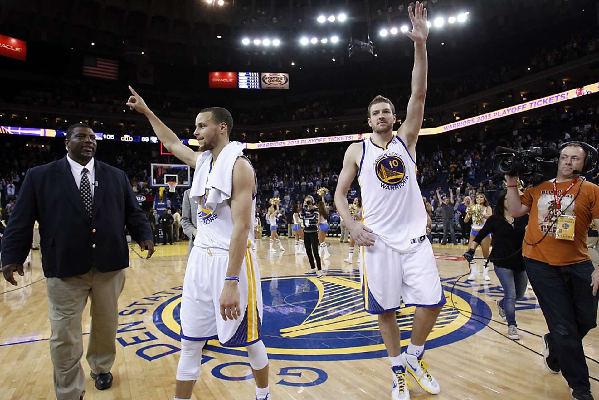 Warriors beat T'wolves, clinch playoffs