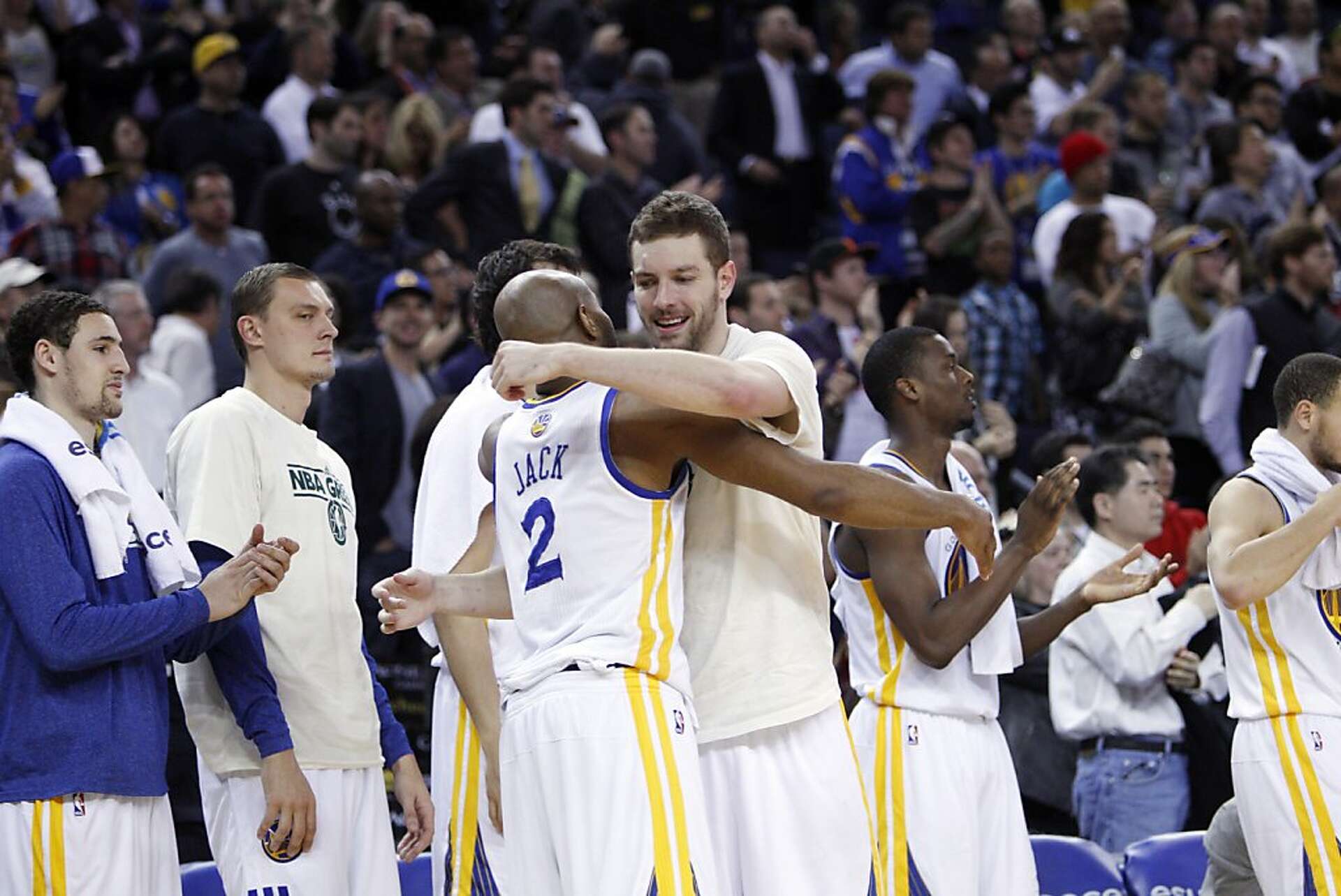 Warriors beat T'wolves, clinch playoffs