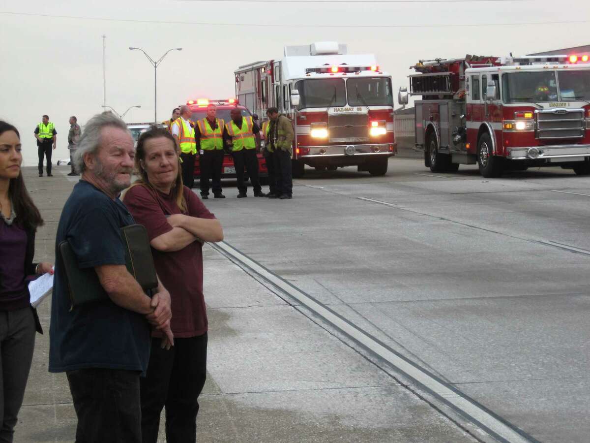 I-10 wreck shuts both lanes at MLK