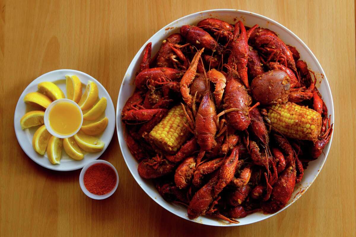 How to eat crawfish