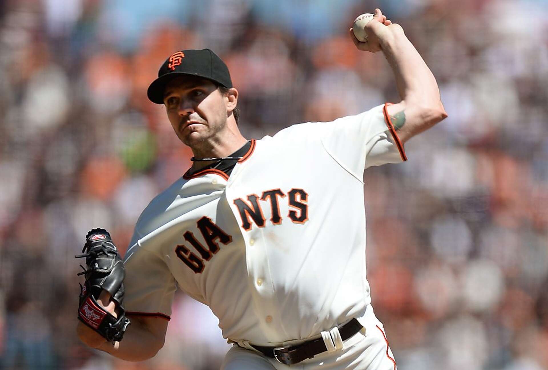 Giants beat Rockies 10-0 to finish sweep