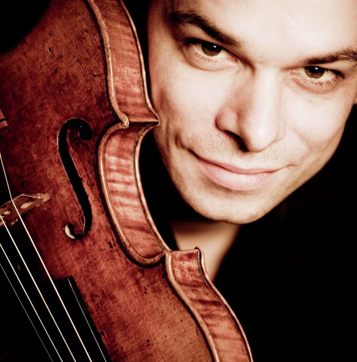 Violinist shares stage with pricey instrument