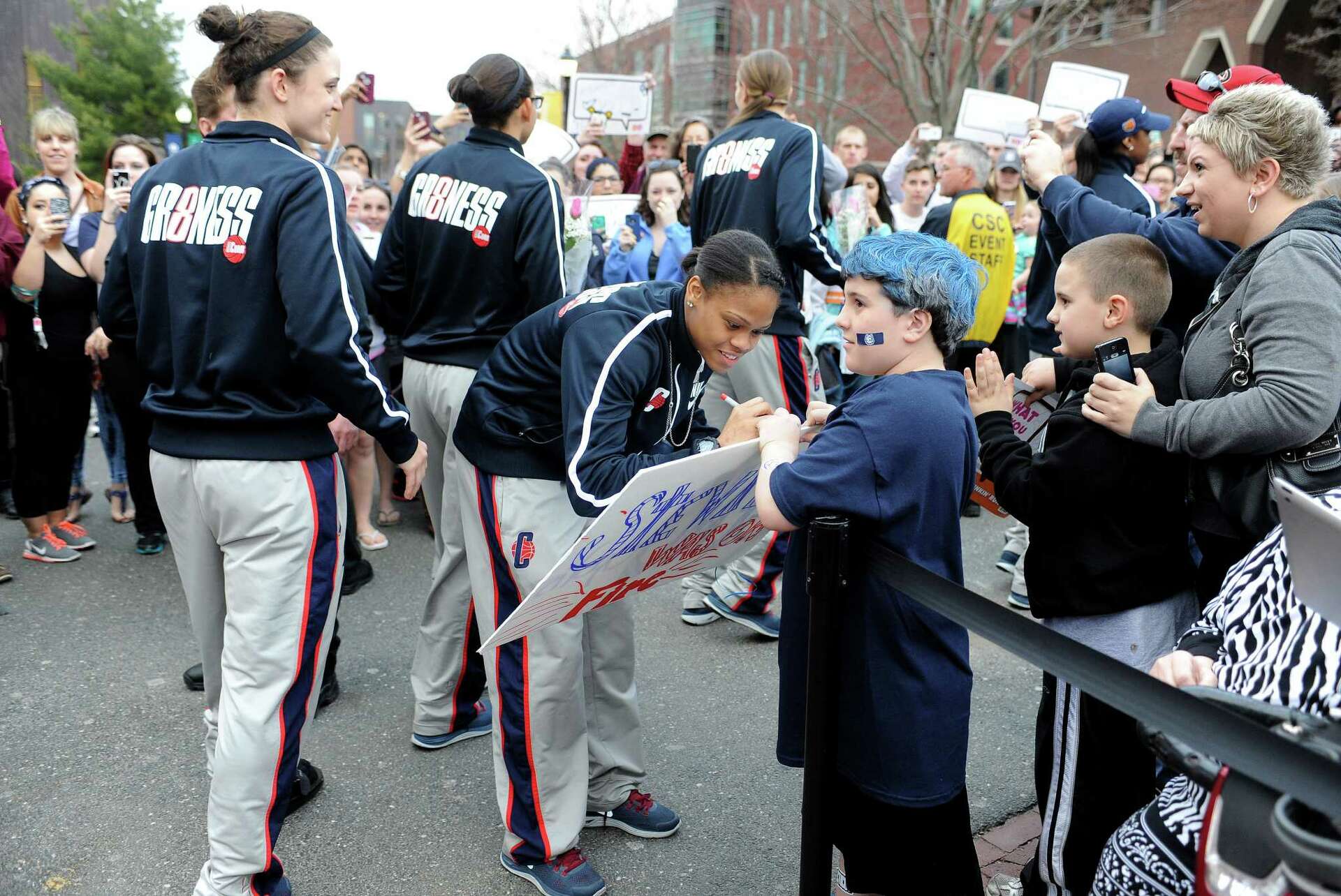 UConn caps national championship with 'Victory Lap'