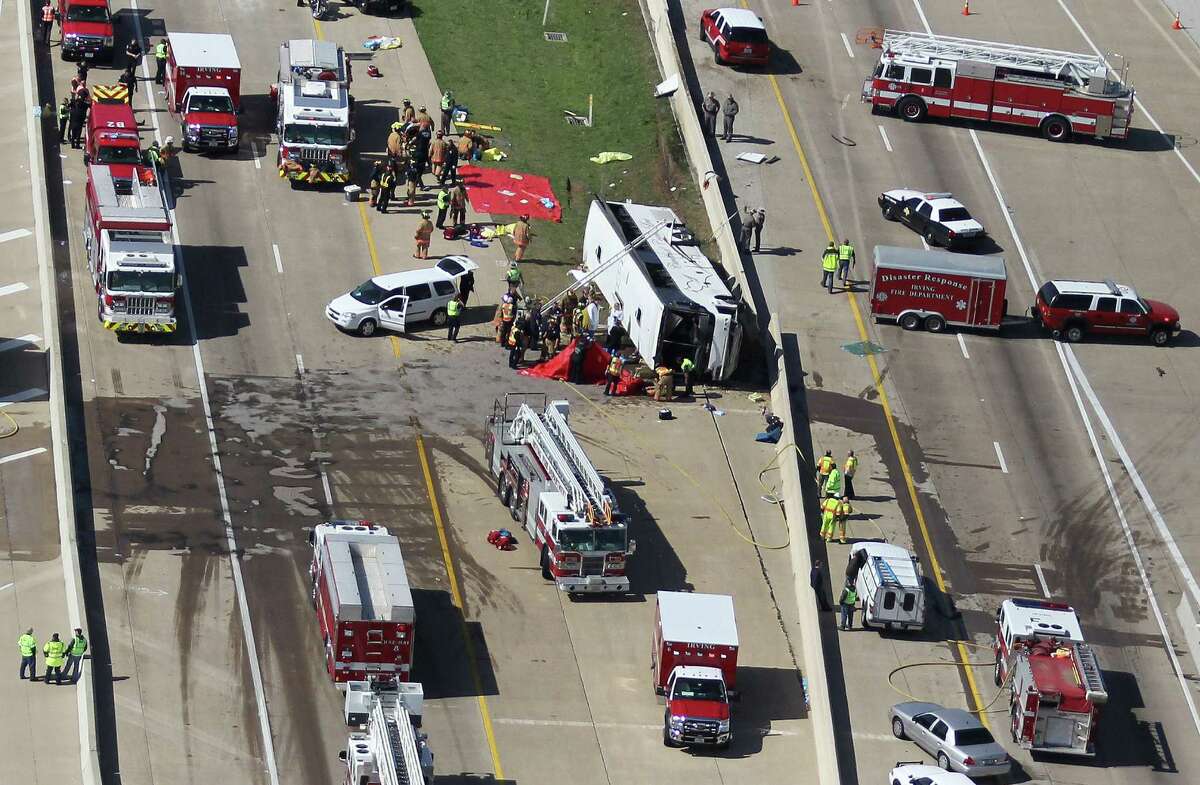 2 killed, dozens injured in bus crash near Dallas
