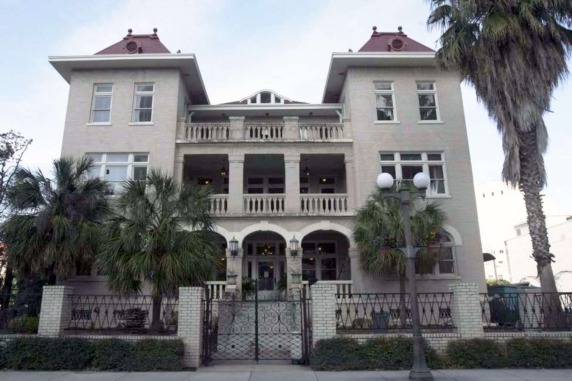 Cityscape: Texas Star Inn