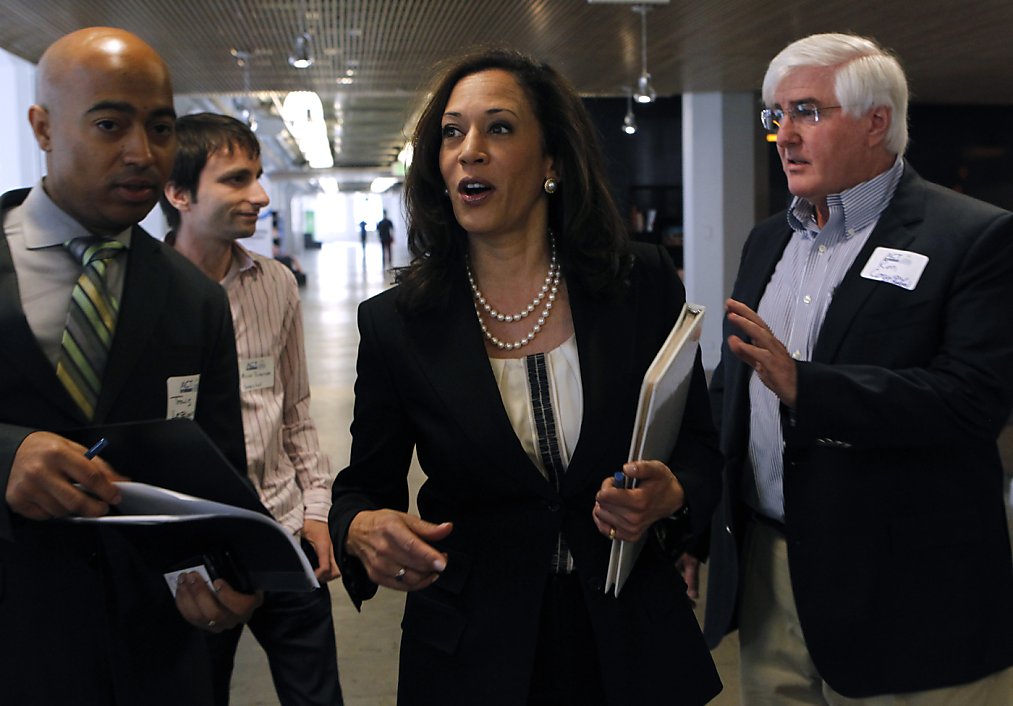 Privacy debate expands to apps