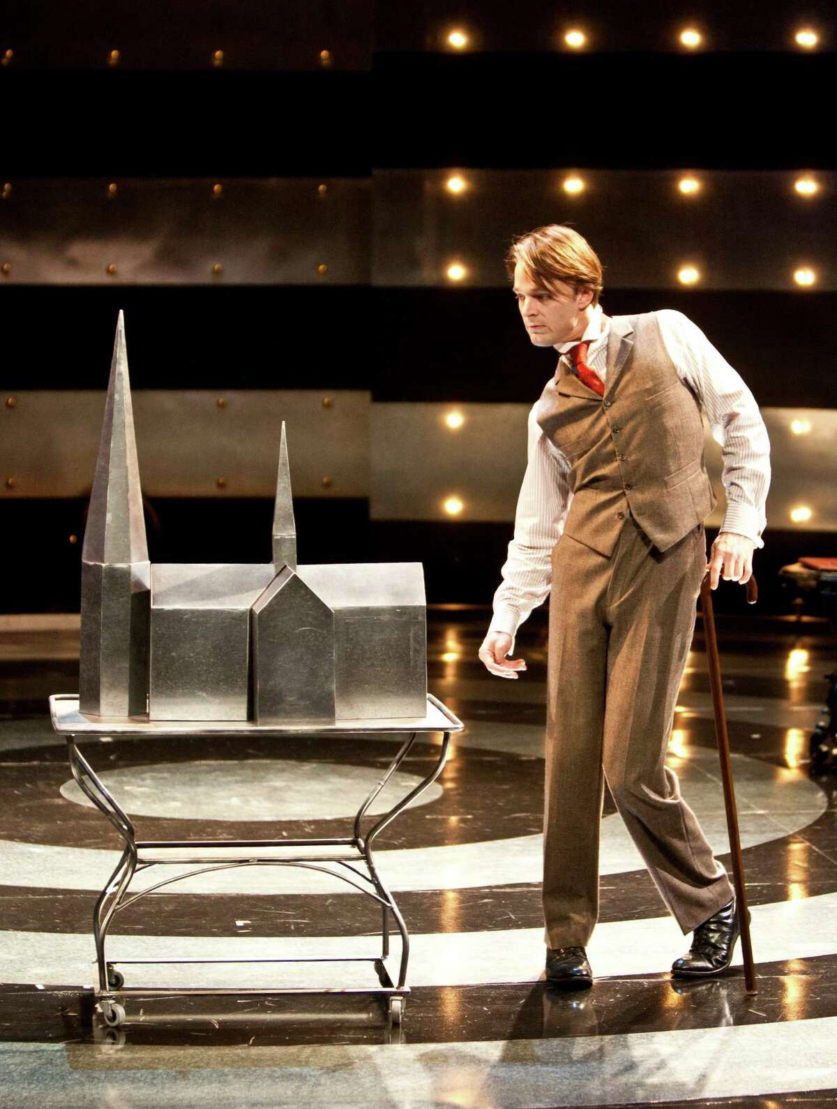 'Elephant Man' looks at context of eccentricity