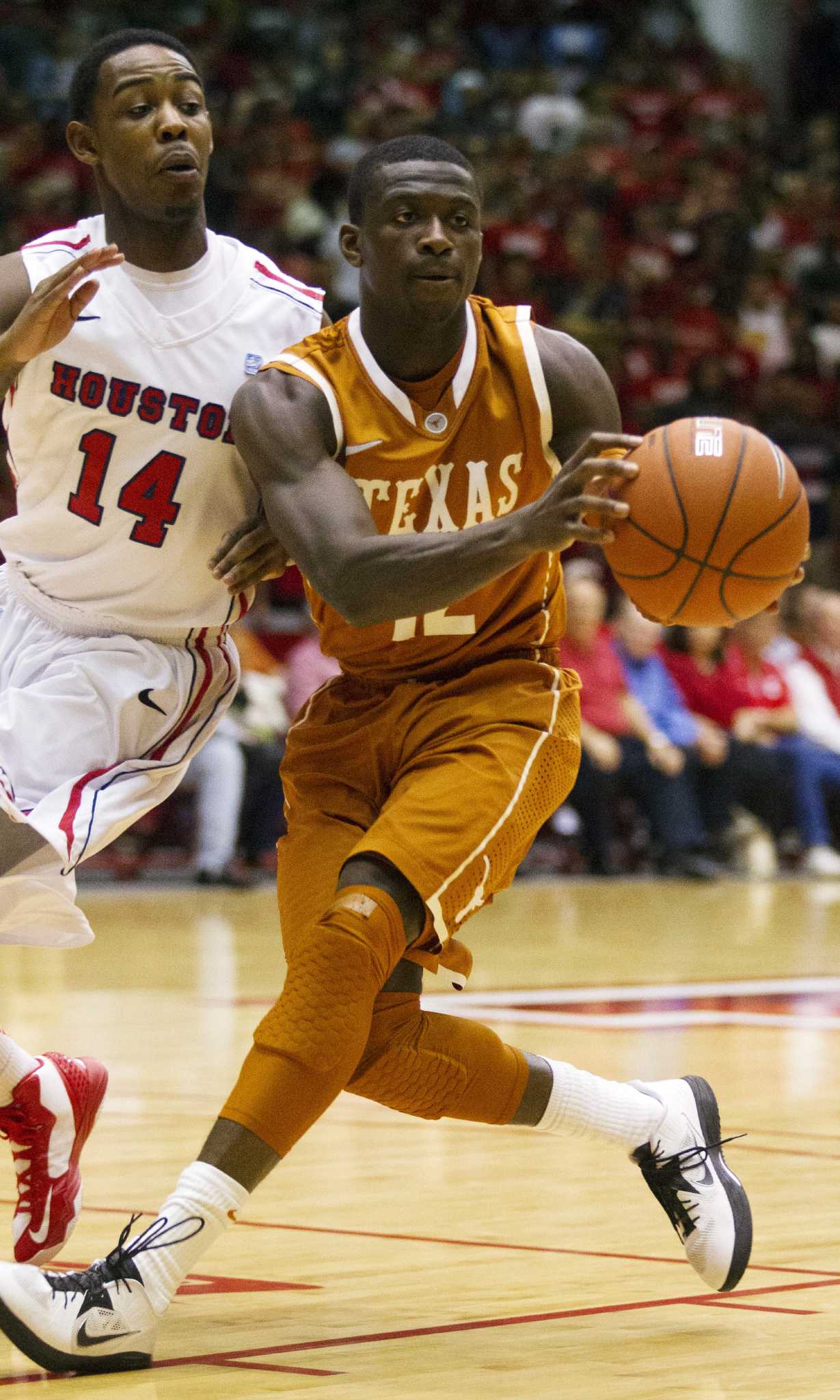 UT's Kabongo chooses to head for NBA
