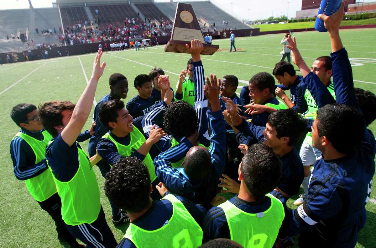 Boys soccer: Elsik wins 5A Region III final 1-0 over Deer Park
