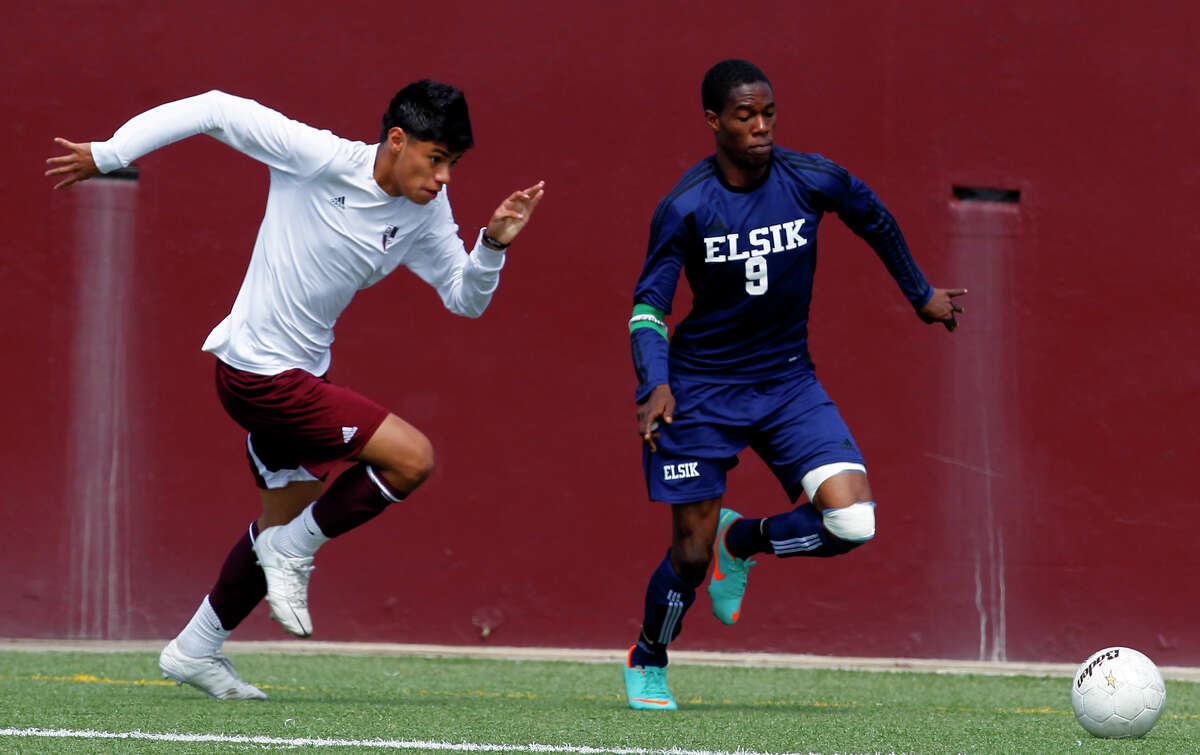 Boys soccer: Elsik wins 5A Region III final 1-0 over Deer Park